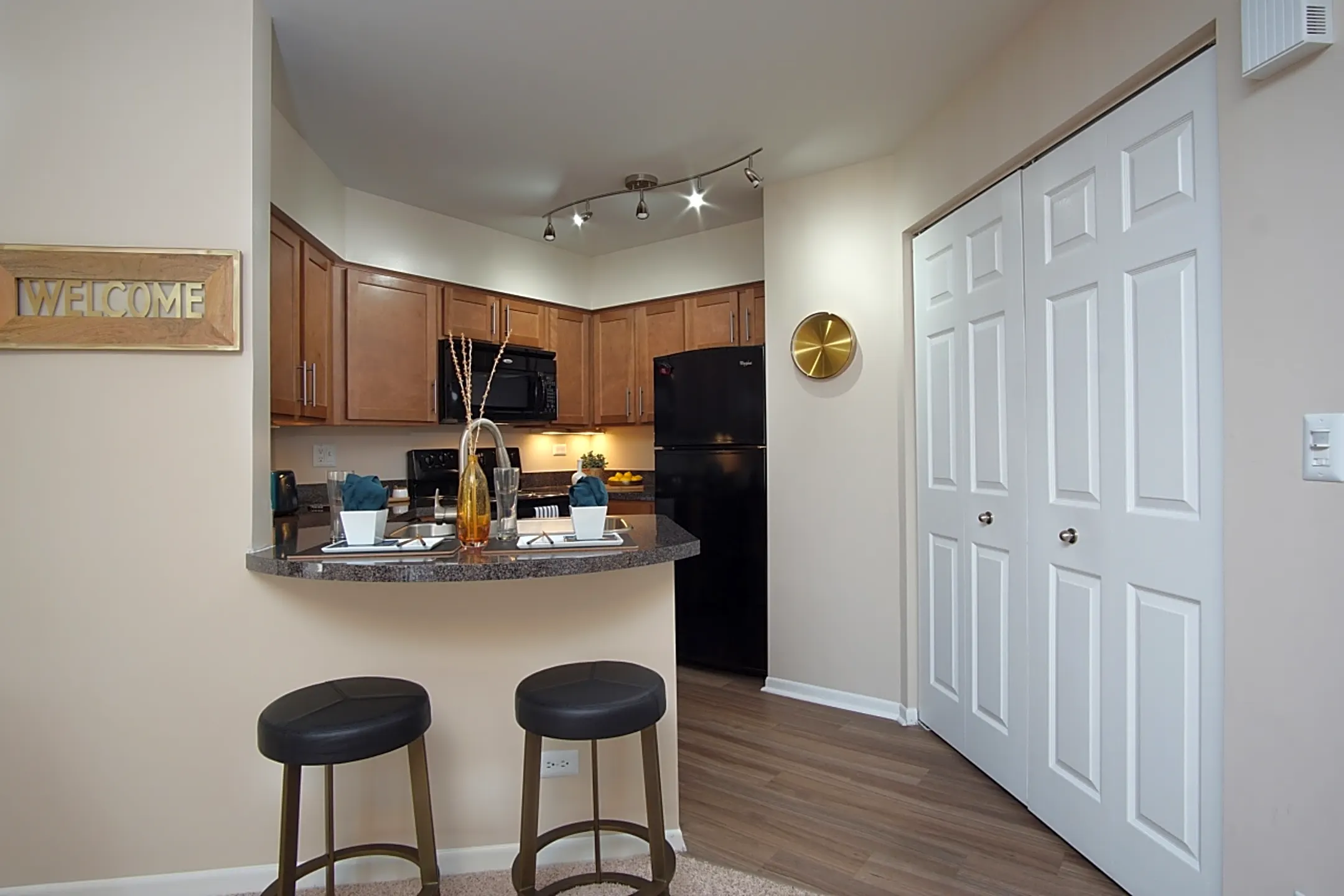 TGM McDowell Place - 1647 Westminster Dr | Naperville, IL Apartments ...